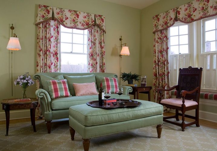 202 Dover English Suite - The Tidewater Inn