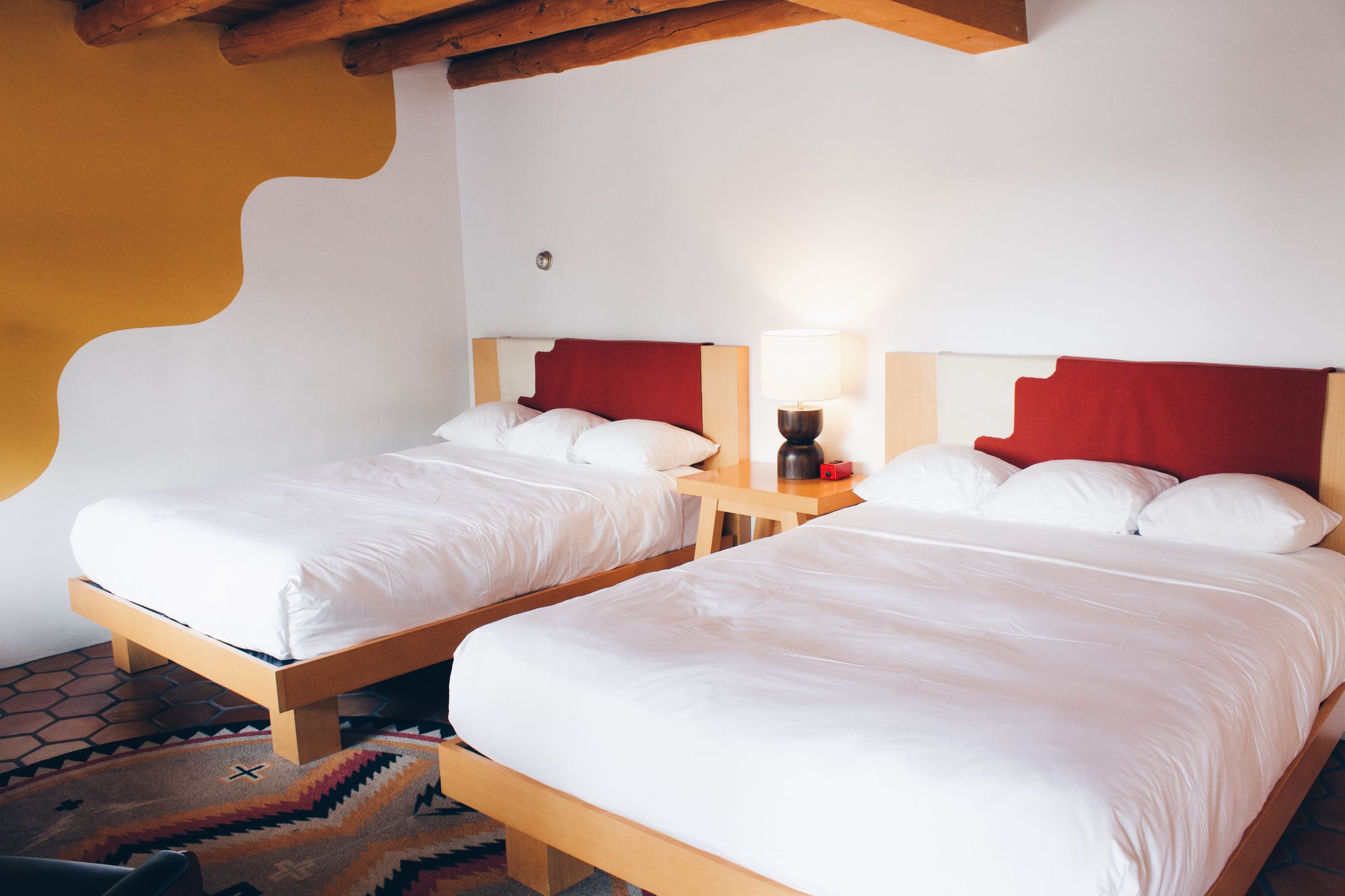 ROOMS - El Rey Court Hotel