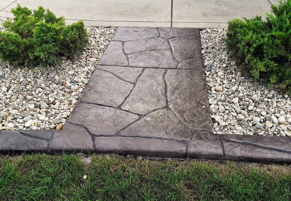 Concrete Landscape Curbing & Lawn Edging - Border Magic