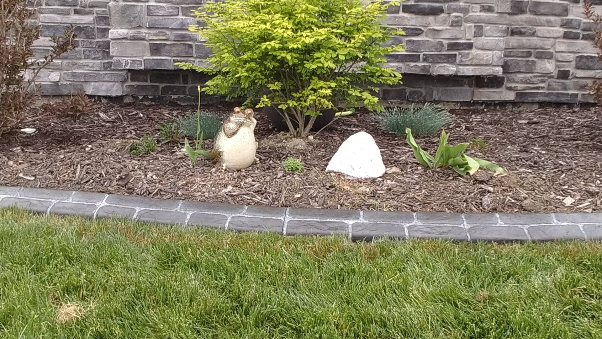 Concrete Landscape Curbing & Lawn Edging - Border Magic