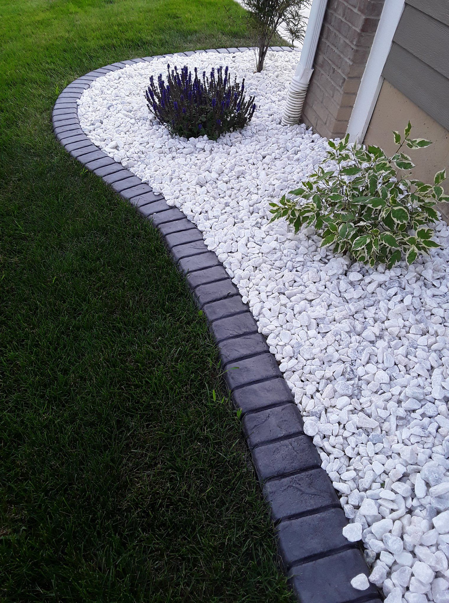 Concrete Landscape Curbing & Lawn Edging - Border Magic